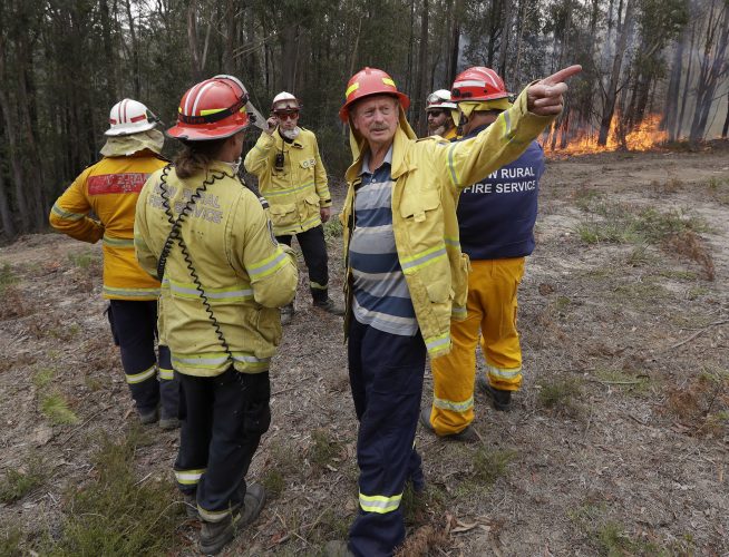 World’s largest volunteer force fights Australia’s wildfires | News ...